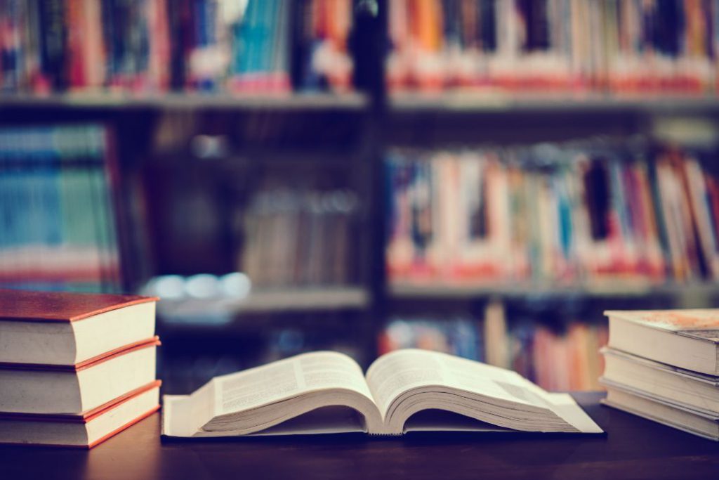 How to Sell Textbooks: Tips & Platforms - BookDeal Blog